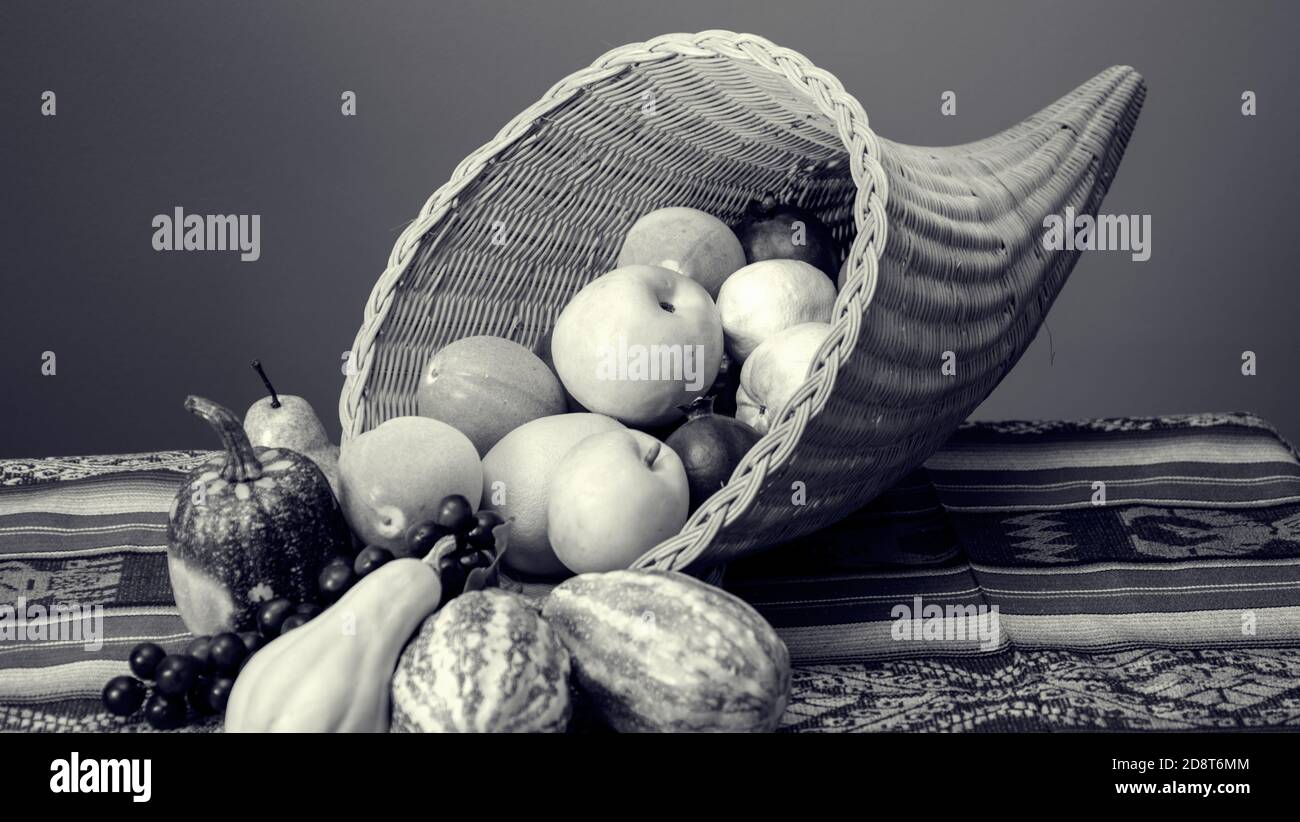 Cornucopia food hi-res stock photography and images - Alamy