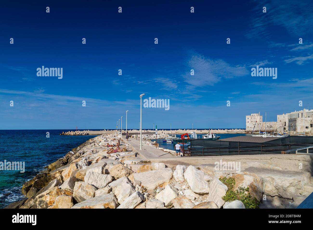 Sunbathe rocks hi-res stock photography and images - Alamy