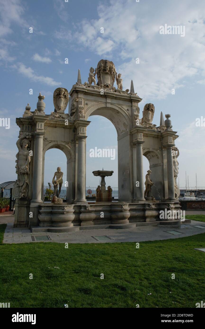 Naples vertical hi-res stock photography and images - Alamy