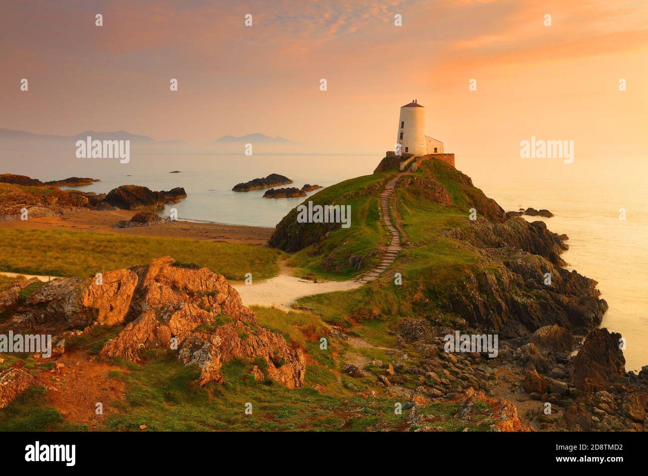 Twr Mawr Lighthouse, Llanddwyn Island at sunset, Anglesey, North Wales ...