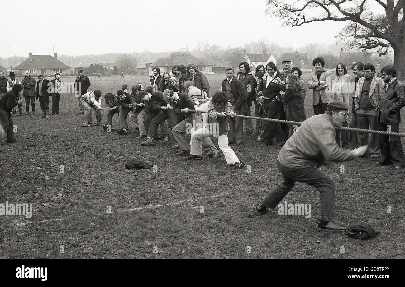 Village green uk 1980s hi-res stock photography and images - Alamy