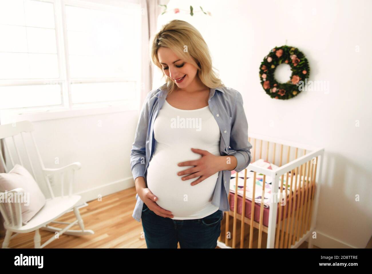 Woman expecting a baby hi-res stock photography and images - Alamy