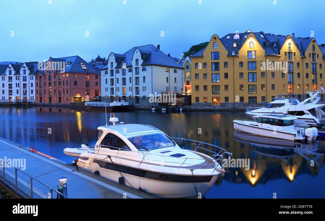 Alesund statue hi-res stock photography and images - Alamy