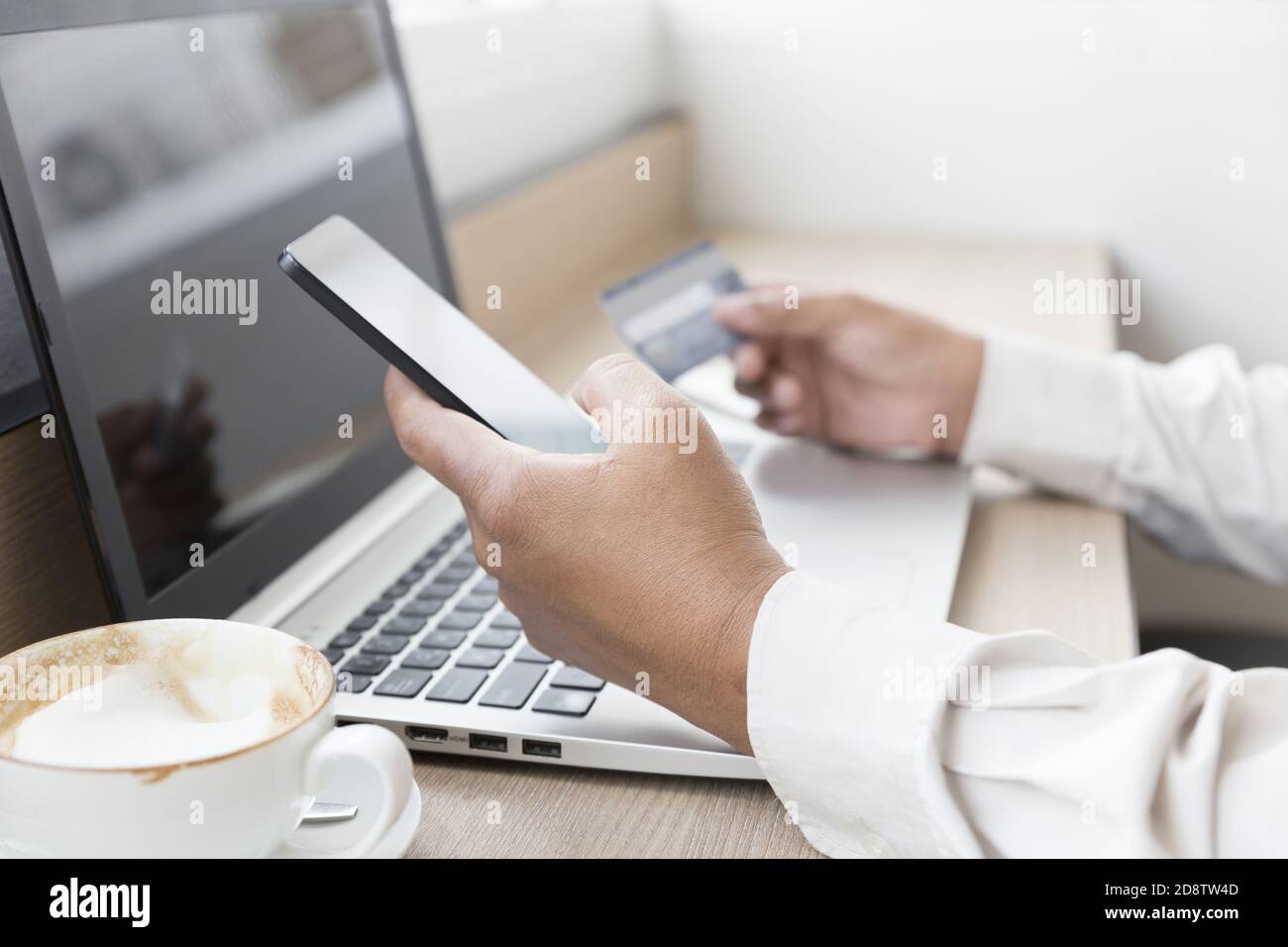 Shop online logo hi-res stock photography and images - Alamy