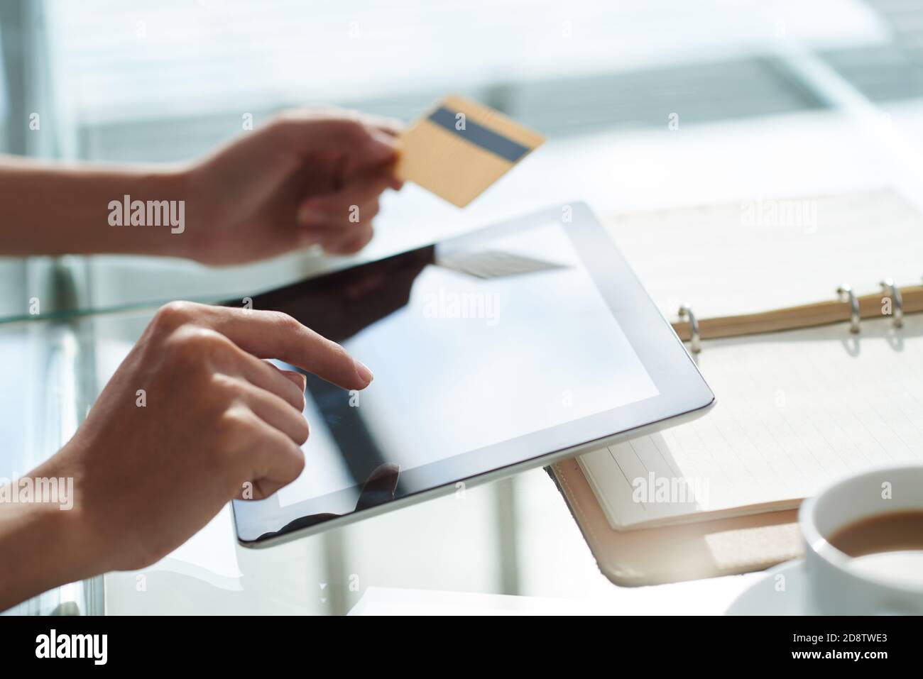 Shop online with card using tab Stock Photo - Alamy