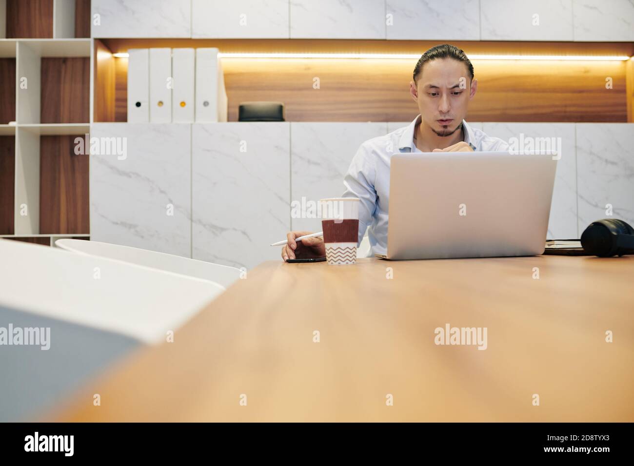 Checking reports hi-res stock photography and images - Alamy