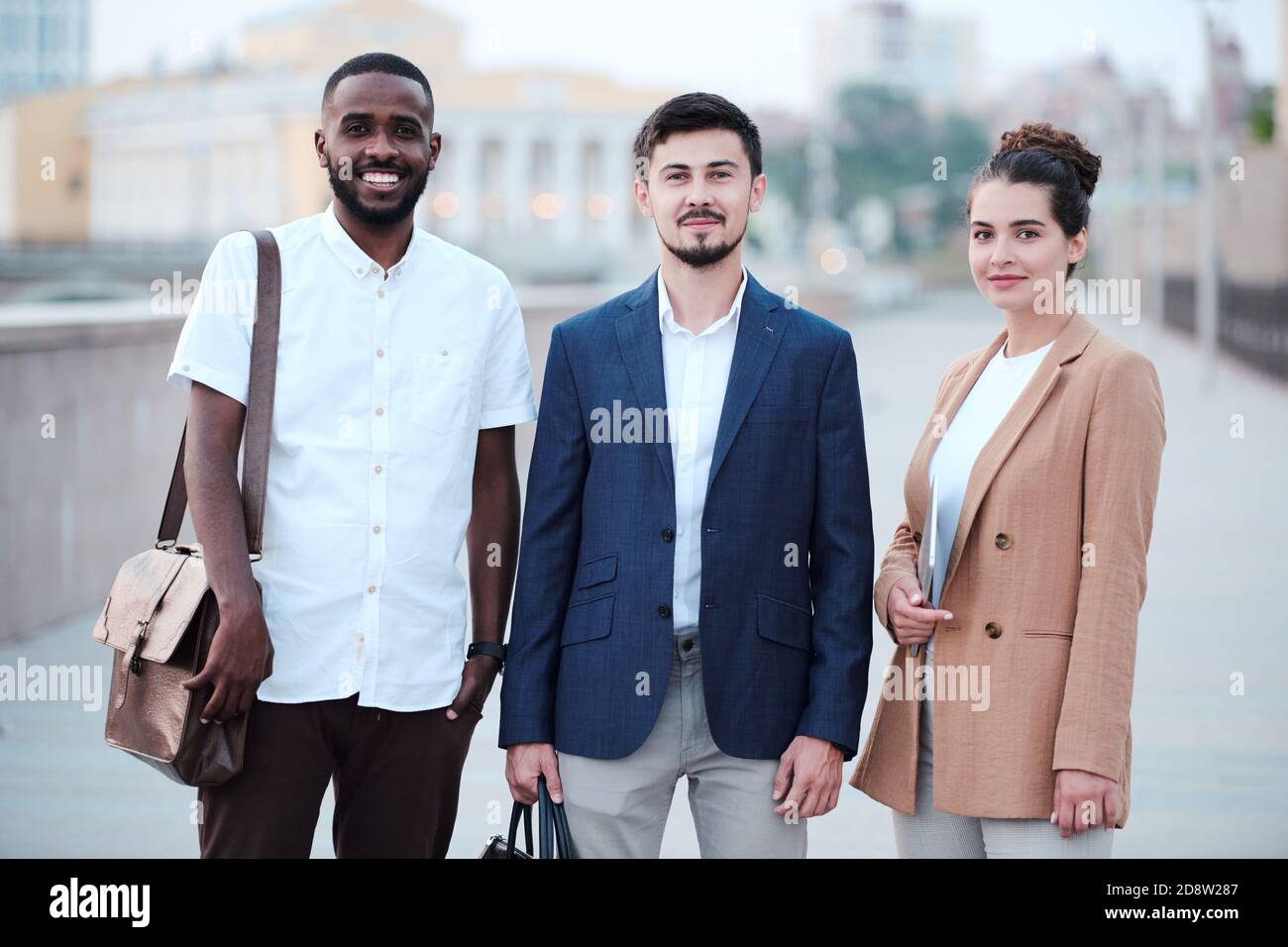 Smart dressed young people hi-res stock photography and images - Alamy