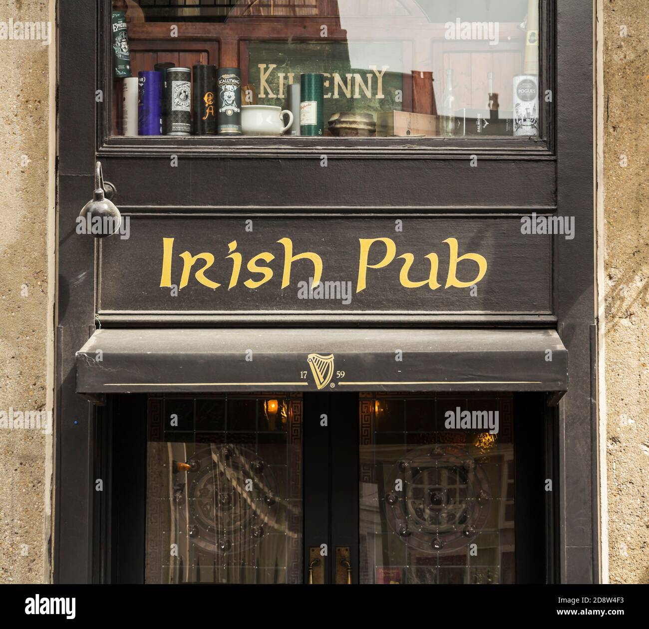 Le Havre, France : Irish pub, frontal view to the old facade of an ...