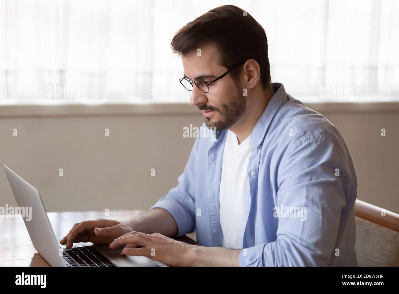 Customer typing computer hi-res stock photography and images - Alamy