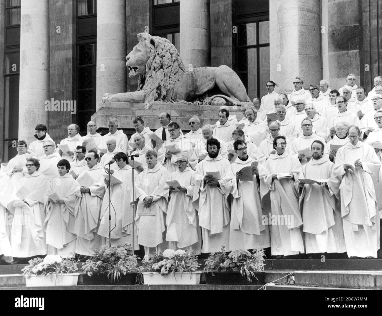 THE OPEN AIR ROMAN CATHOLIC CENTENARY MASS IN THE GUILDHALL SQUARE ...