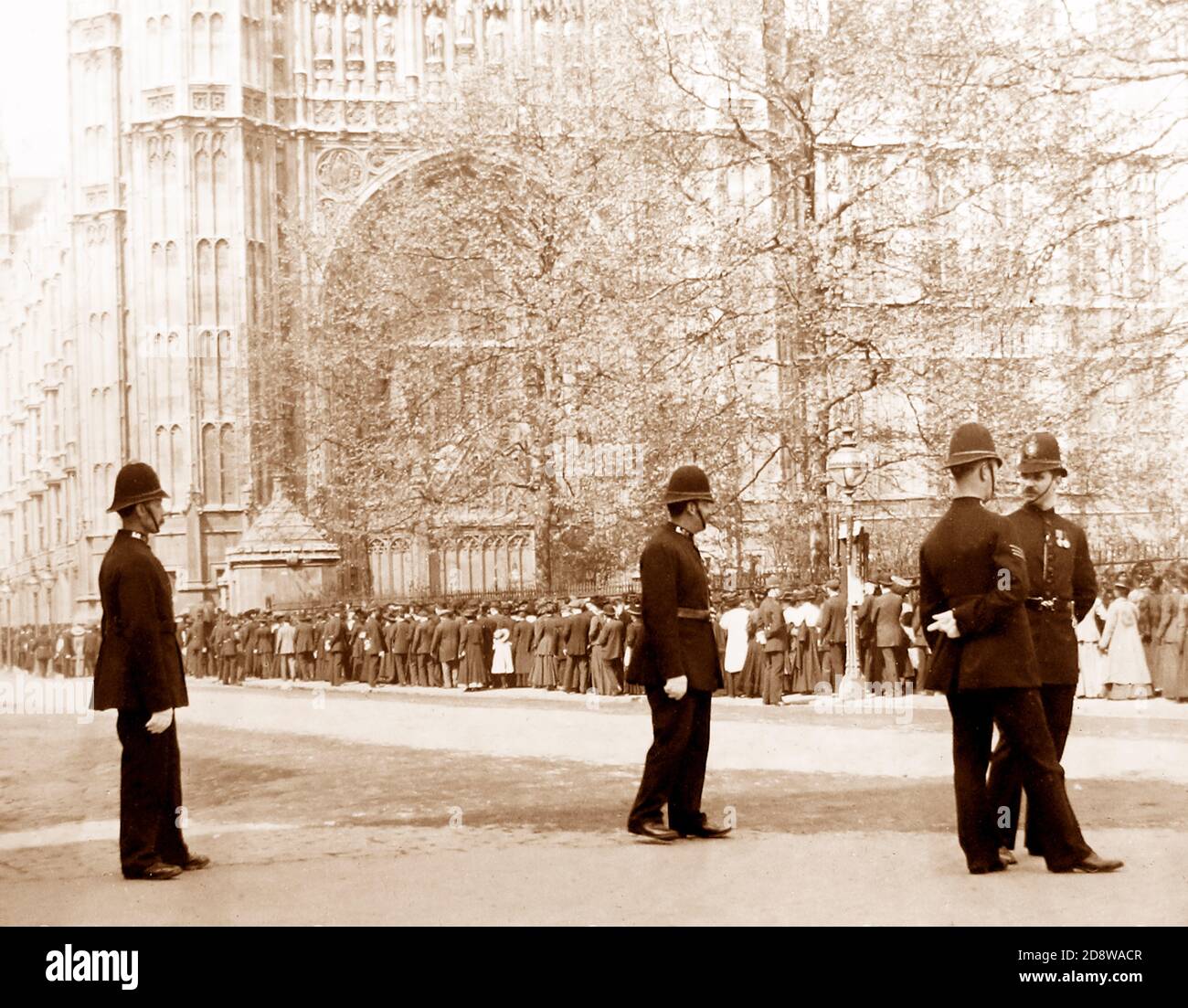 Police london 1900s hi-res stock photography and images - Alamy