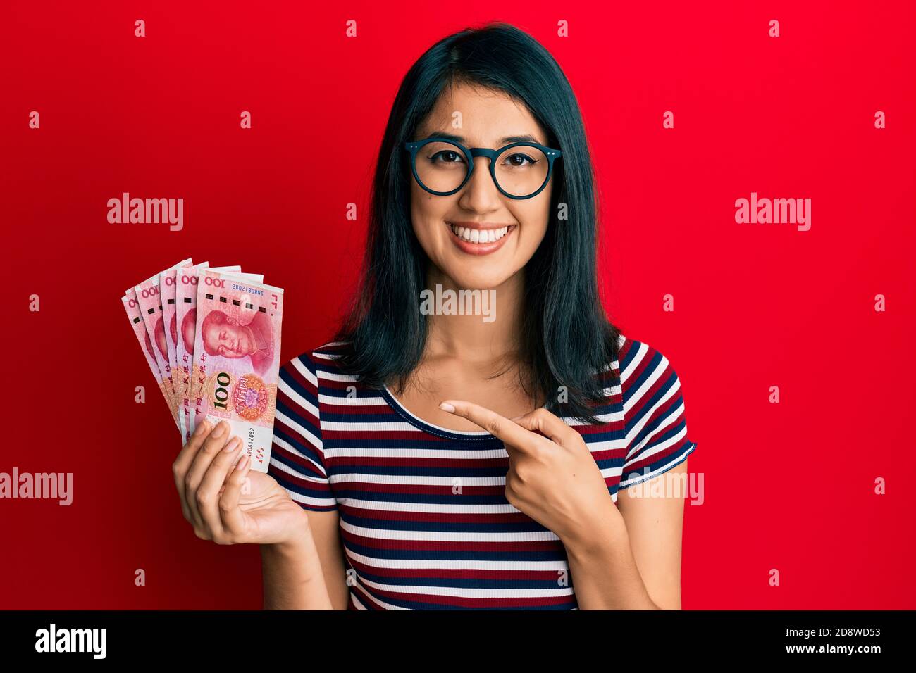 Beautiful asian young woman holding 100 yuan chinese banknotes smiling ...