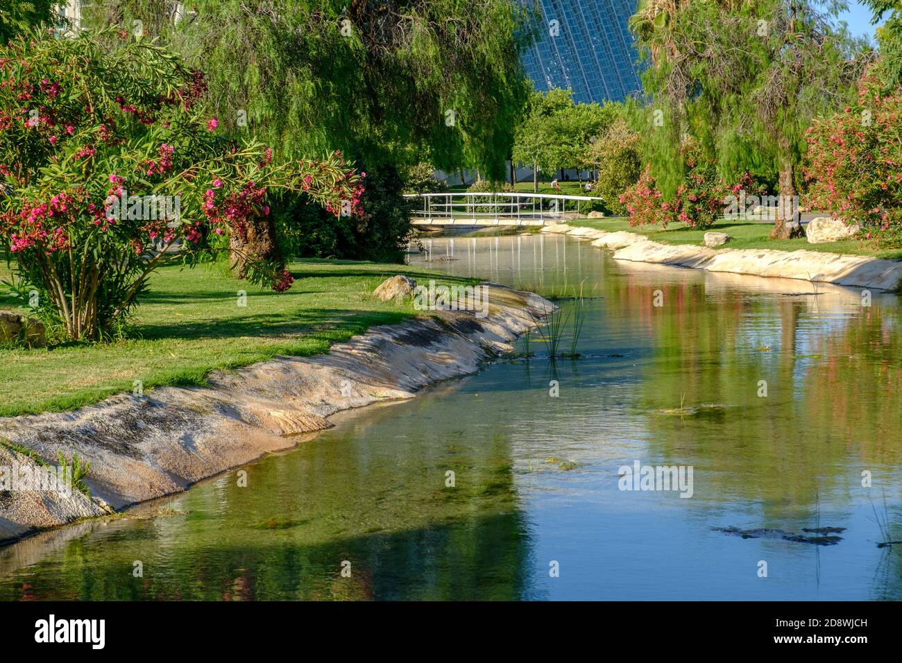 Valencia Garden in the old dry riverbed of the Turia river, water ...