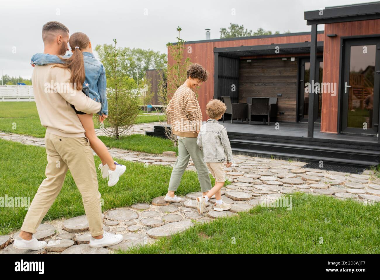 Child parents back view walking hi-res stock photography and images - Alamy
