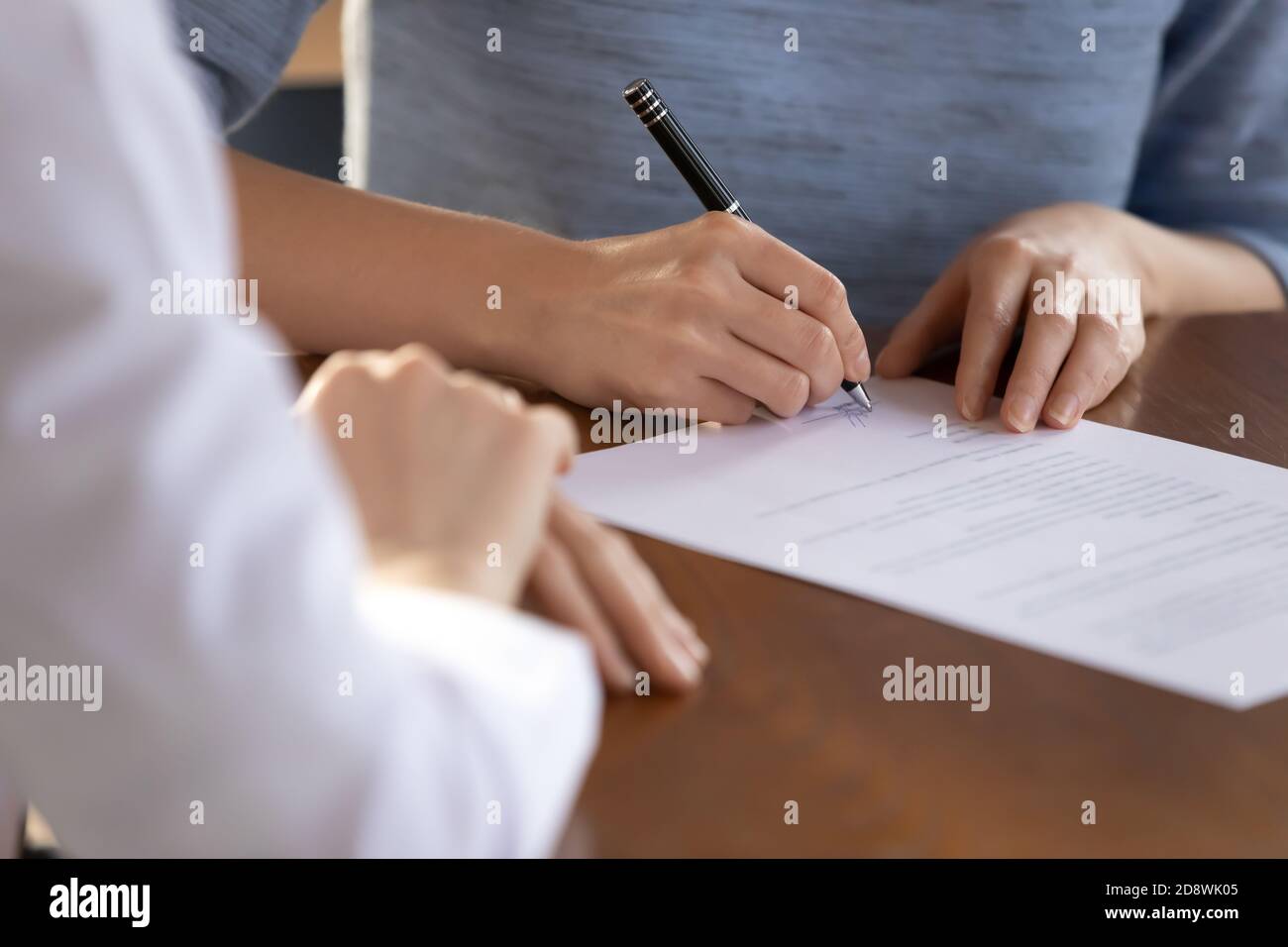 Employment contract hi-res stock photography and images - Alamy
