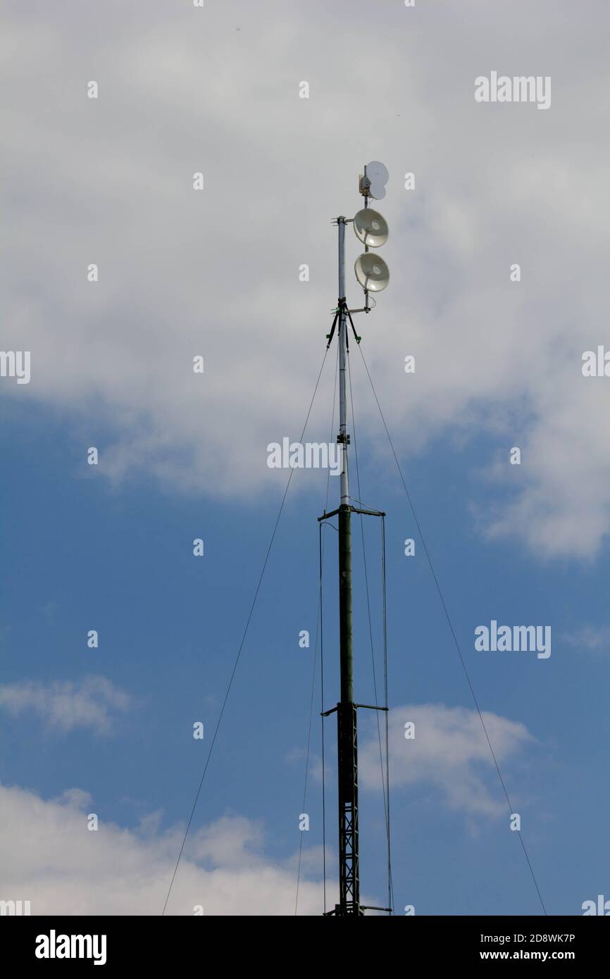 Microwave signals hi-res stock photography and images - Alamy