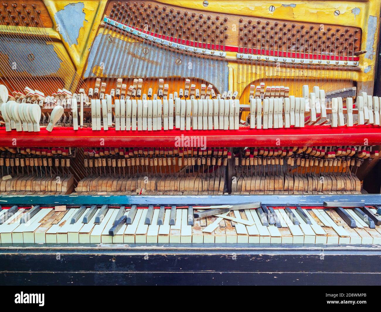 Destroyed piano keys hi-res stock photography and images - Alamy