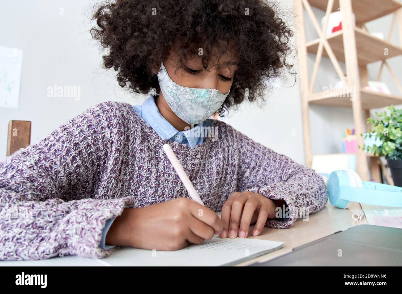 African school children classroom hi-res stock photography and images ...