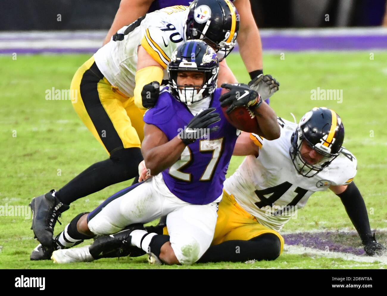 Linebackers hi-res stock photography and images - Alamy