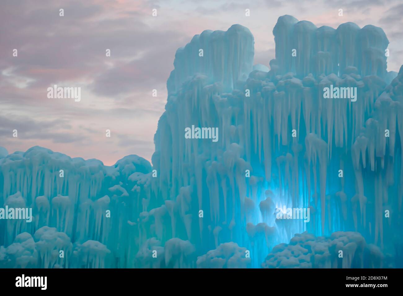 Midway ice castles hi-res stock photography and images - Alamy