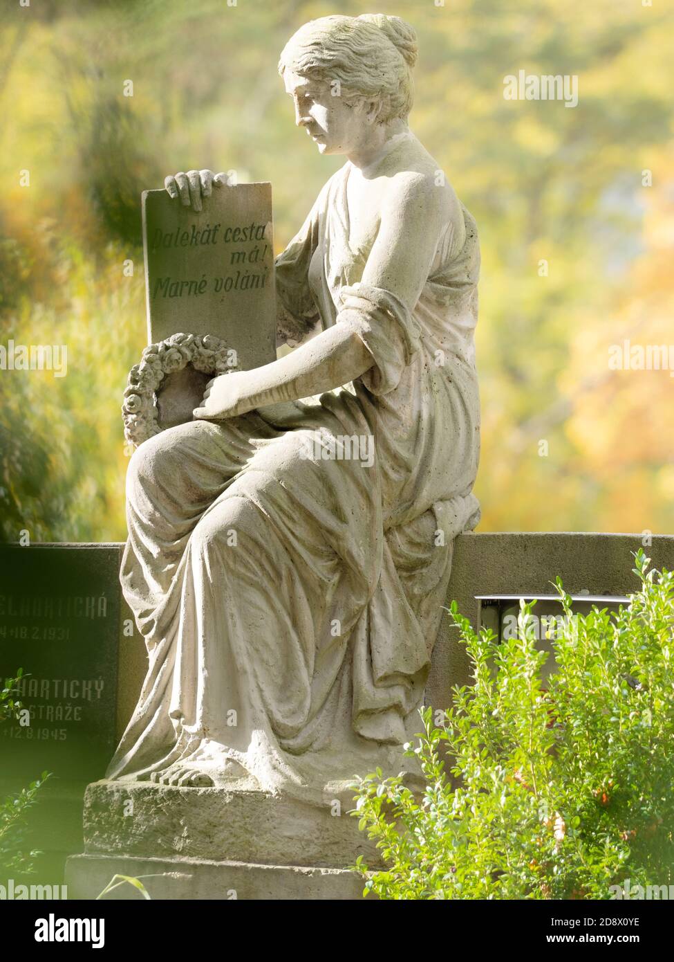 Person sit tombstone hi-res stock photography and images - Alamy