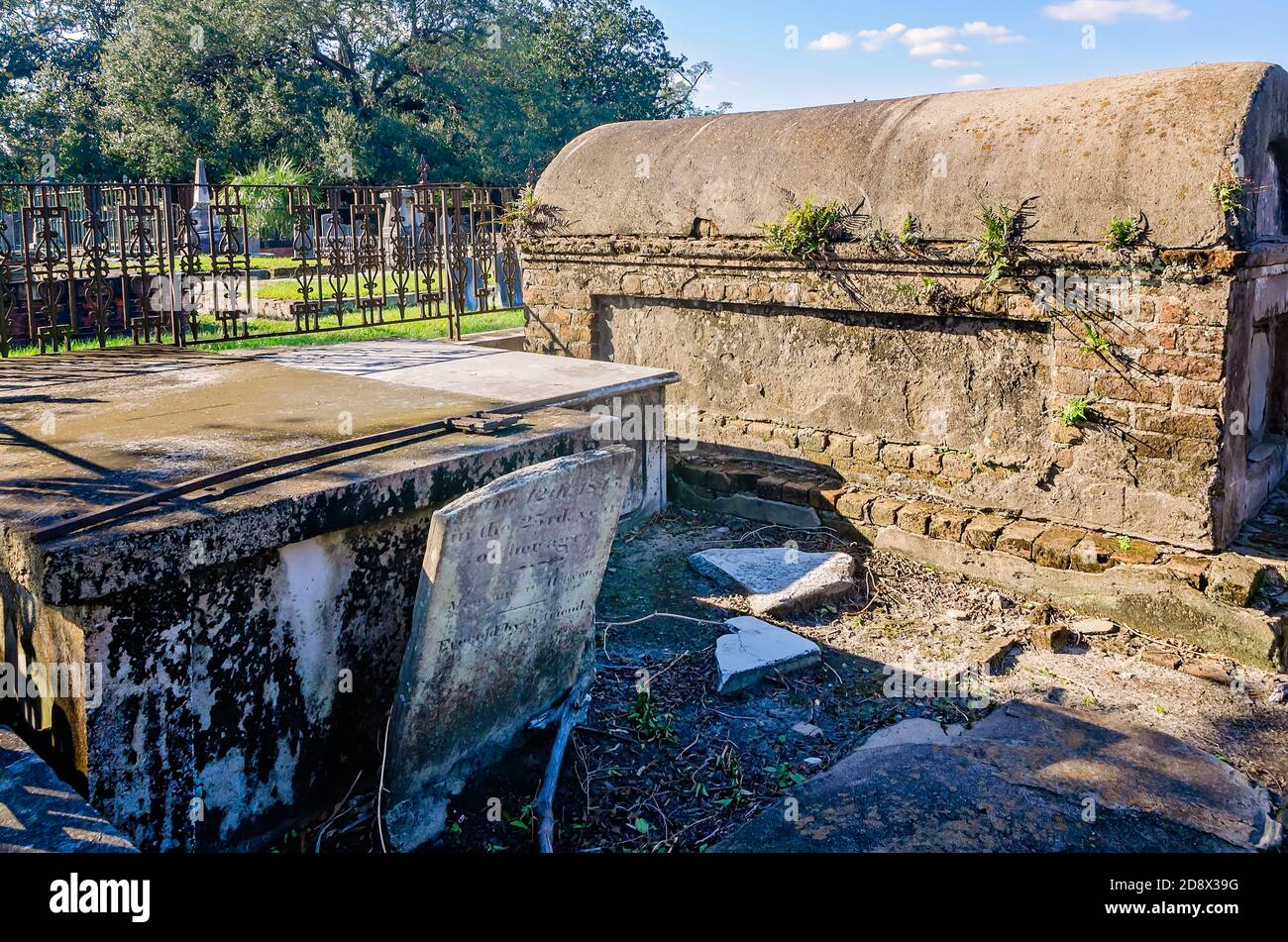 Mobile alabama cemetery hi-res stock photography and images - Alamy