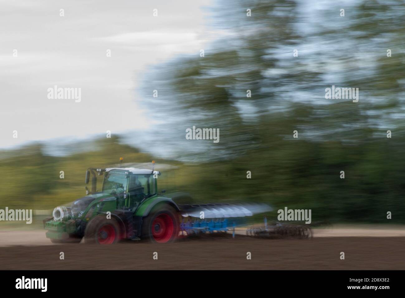 Fendt 724 tractor ploughing field Stock Photo - Alamy