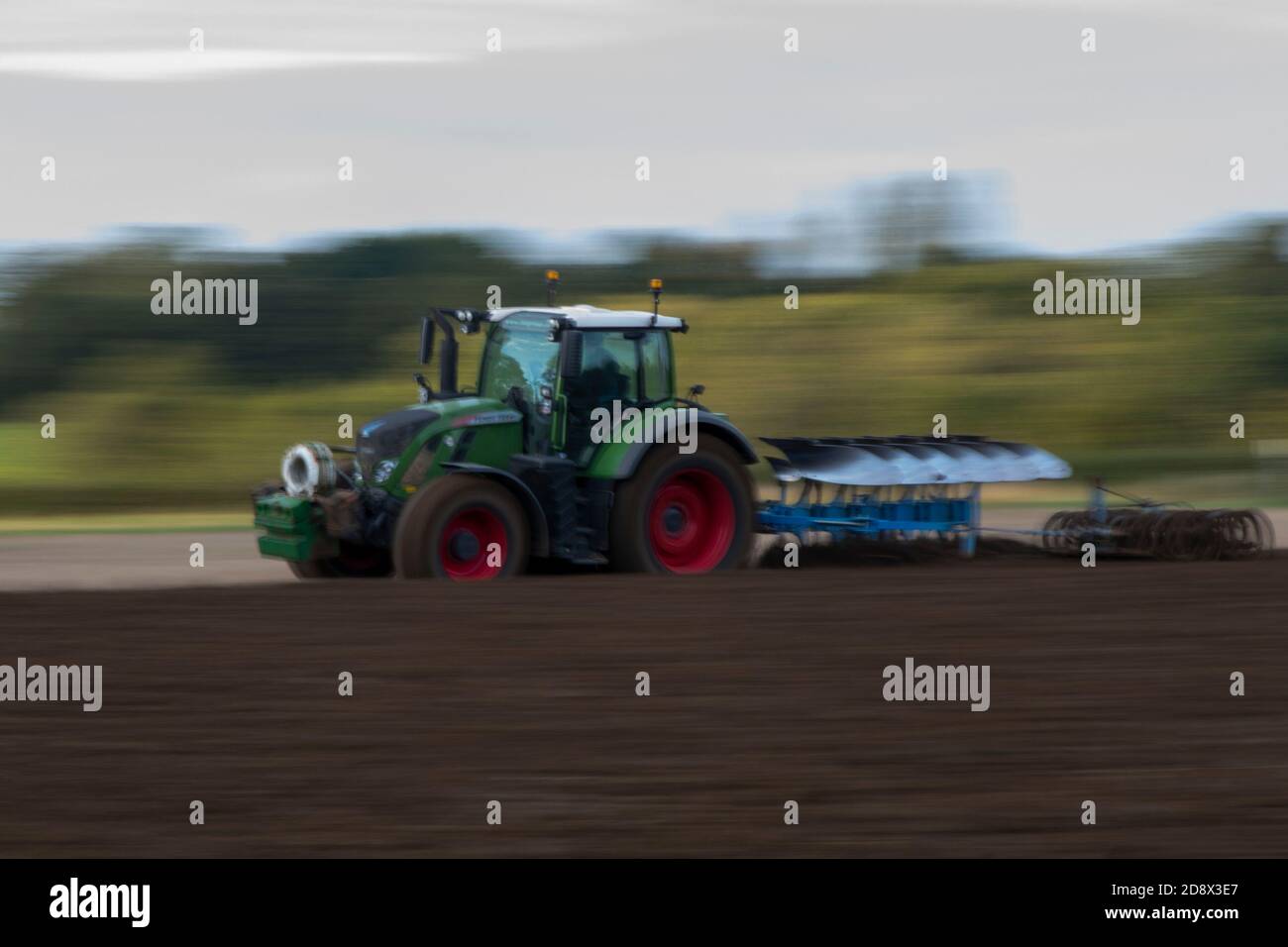 Fendt 724 tractor ploughing field Stock Photo - Alamy