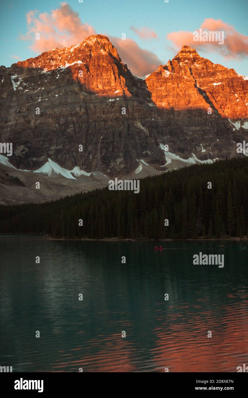 Vertical shot of the Moraine lake and scenic mountains in Banff ...