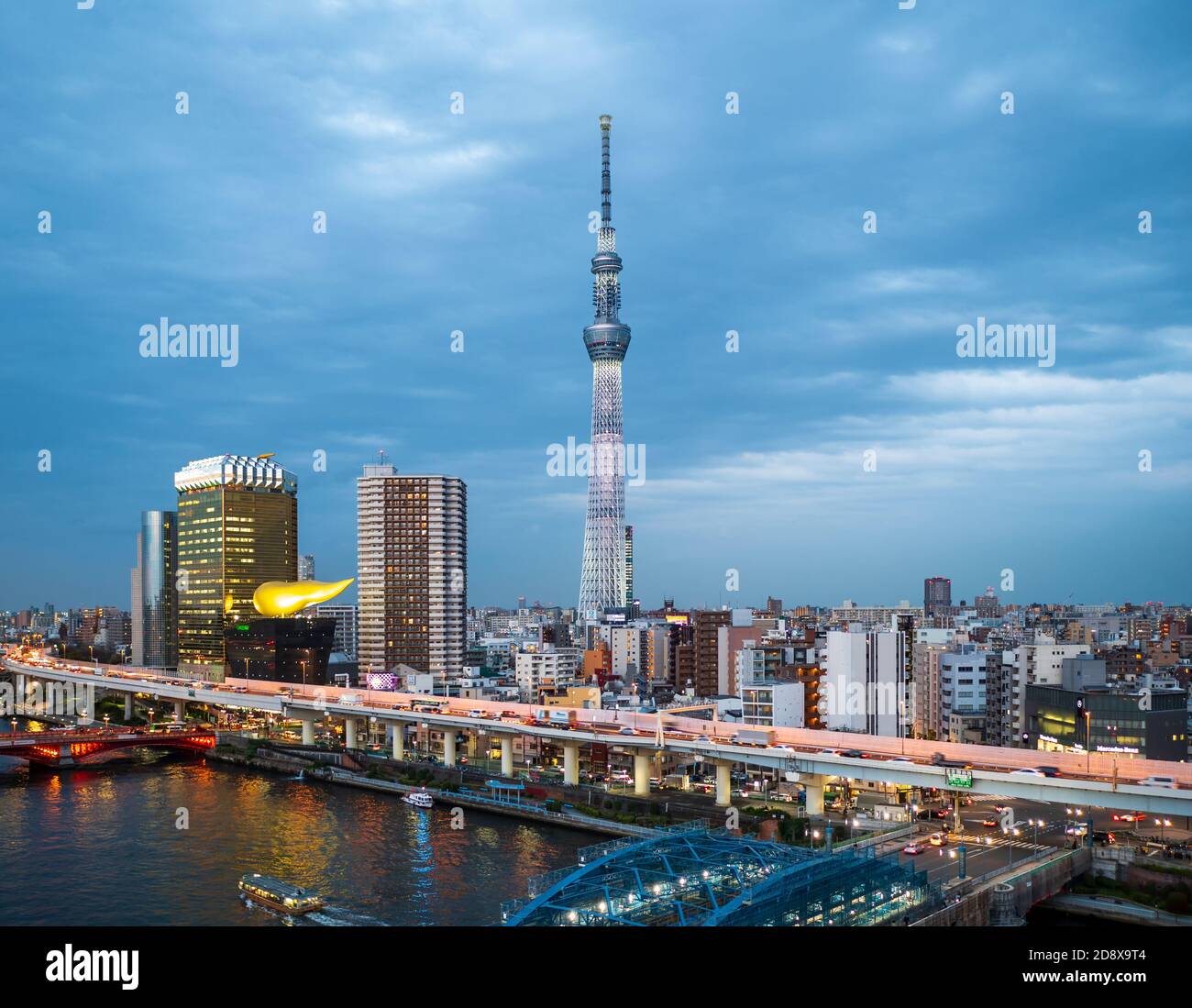 Beautiful Tokyo cityscape with Tokyo Skytree at late evening, Japan ...