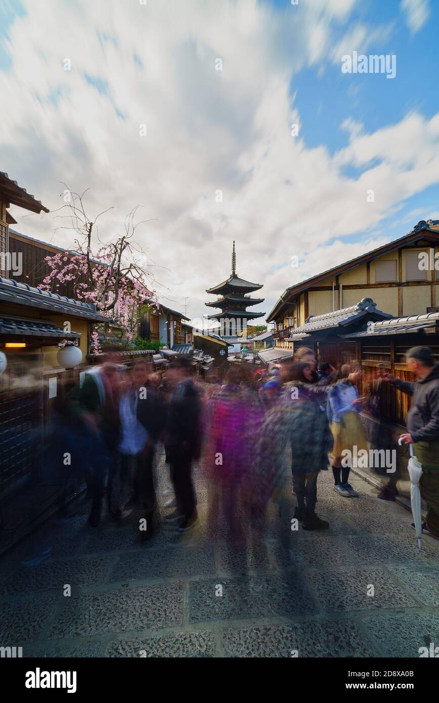 Long exposure shot of Yasaka Pagoda and Sannen Zaka Street in Kyoto ...