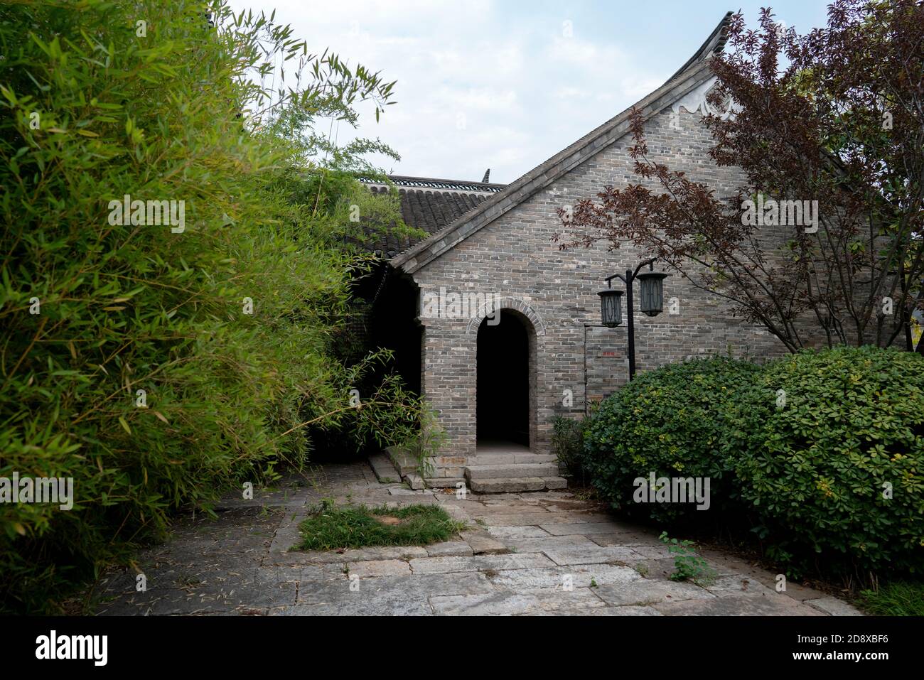 Ancient Chinese house and garden Stock Photo - Alamy