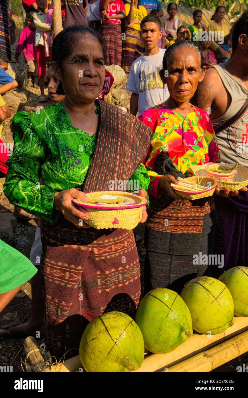Chewing betel hi-res stock photography and images - Alamy