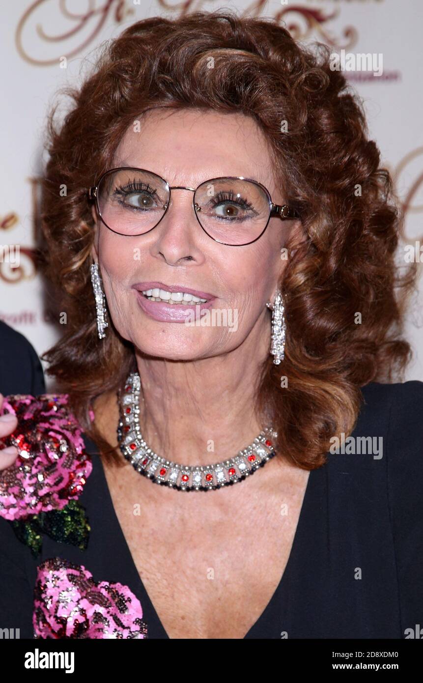 STATEN ISLAND, NY- SEPTEMBER 11: Sophia Loren during An Evening with ...