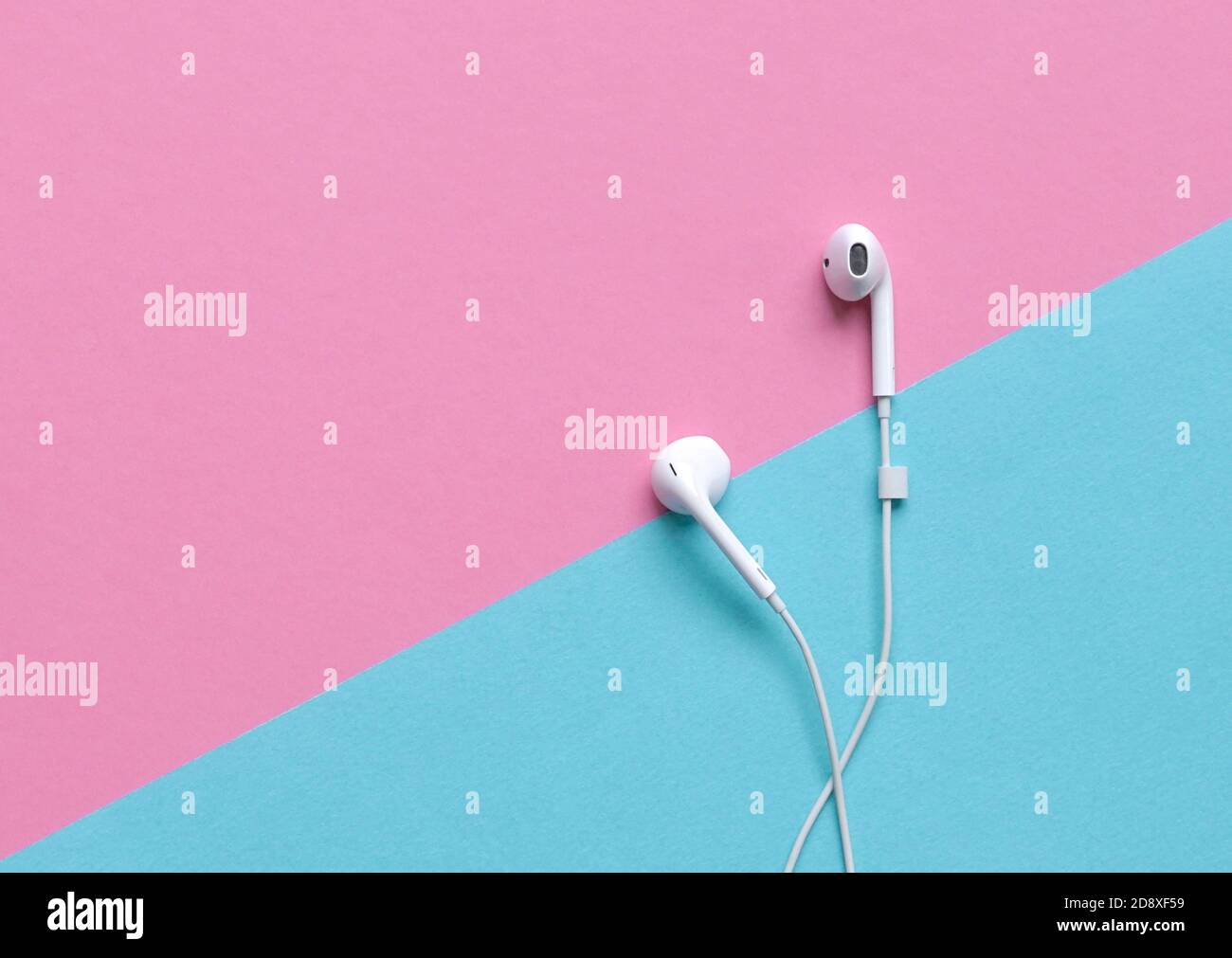 Pink head phones hi-res stock photography and images - Alamy