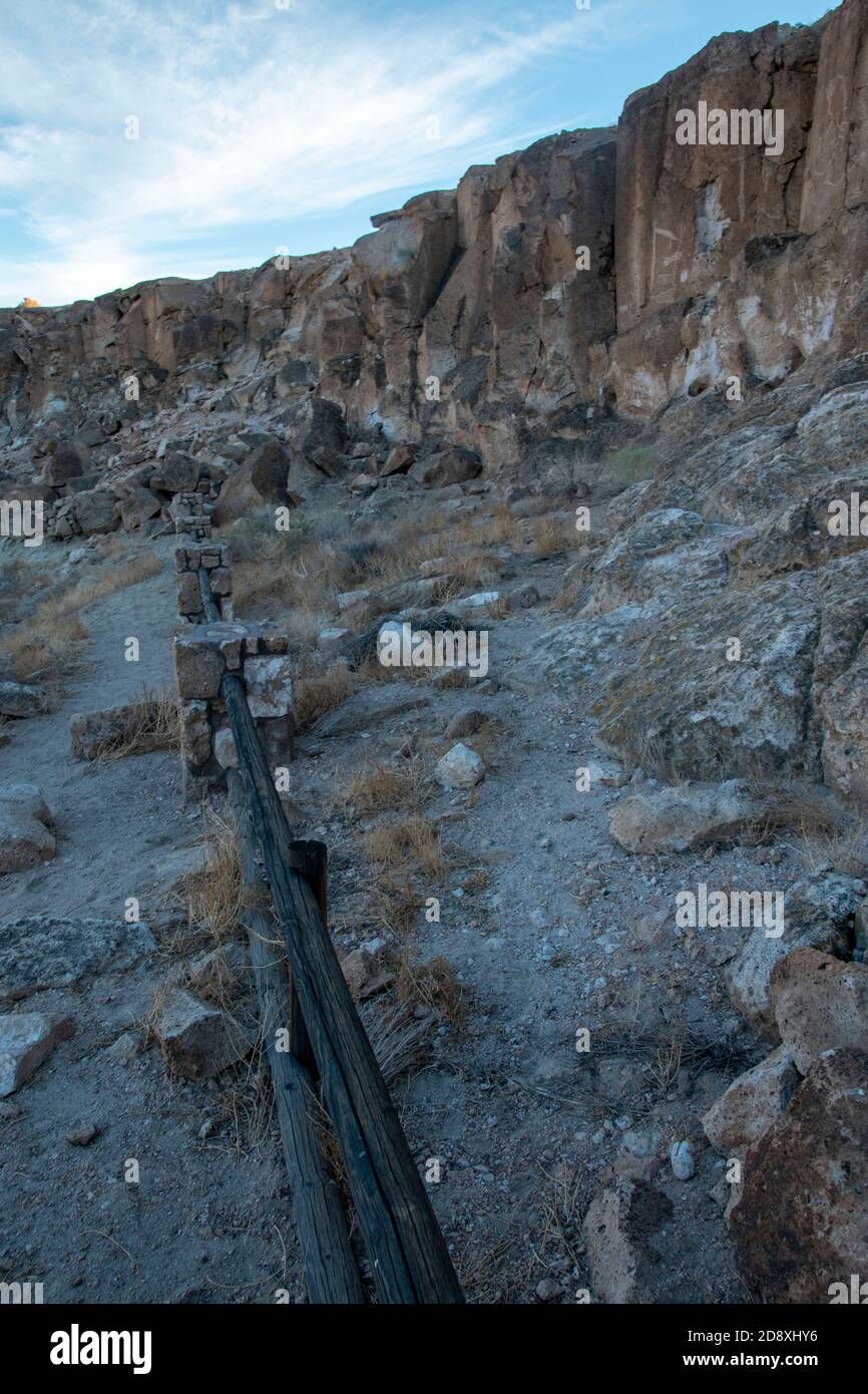 The Bishop Petroglyphs in the Volcanic Tablelands of the Eastern Sierra ...