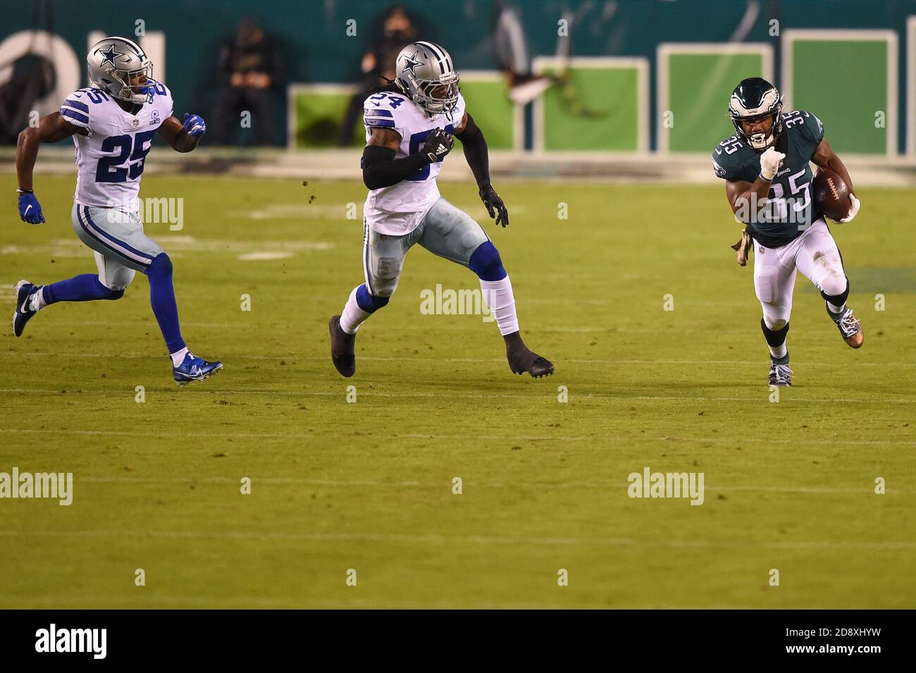 Eagles hunt hi-res stock photography and images - Alamy