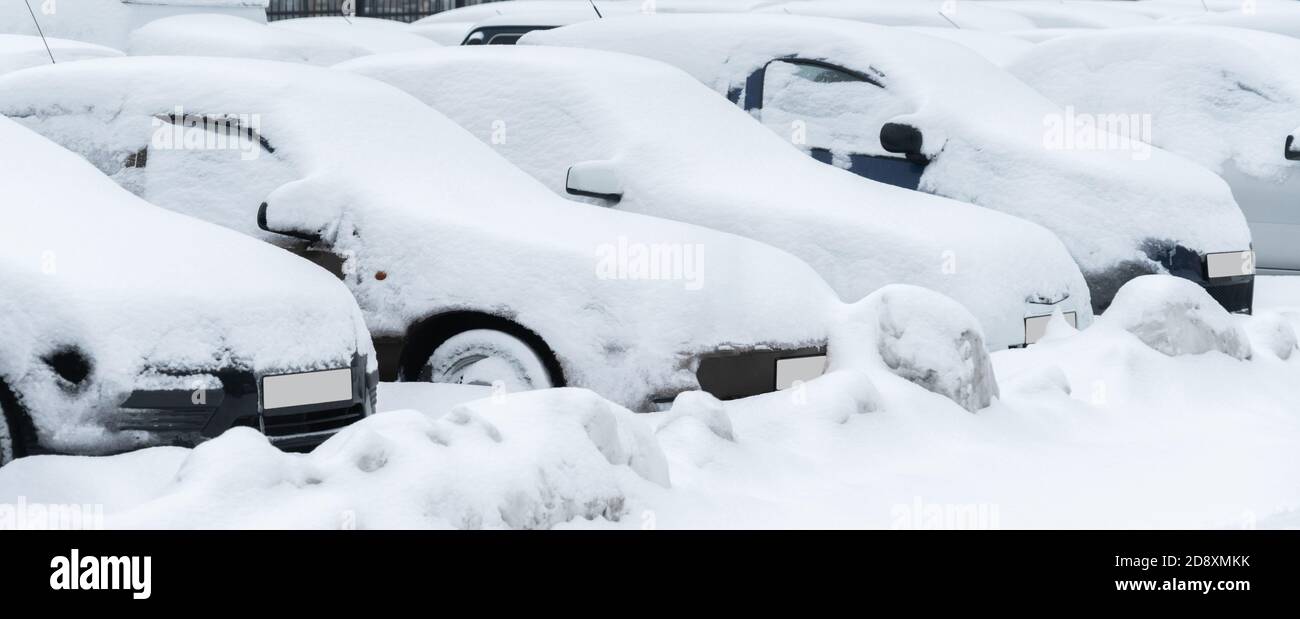 Snow car parking hi-res stock photography and images - Alamy