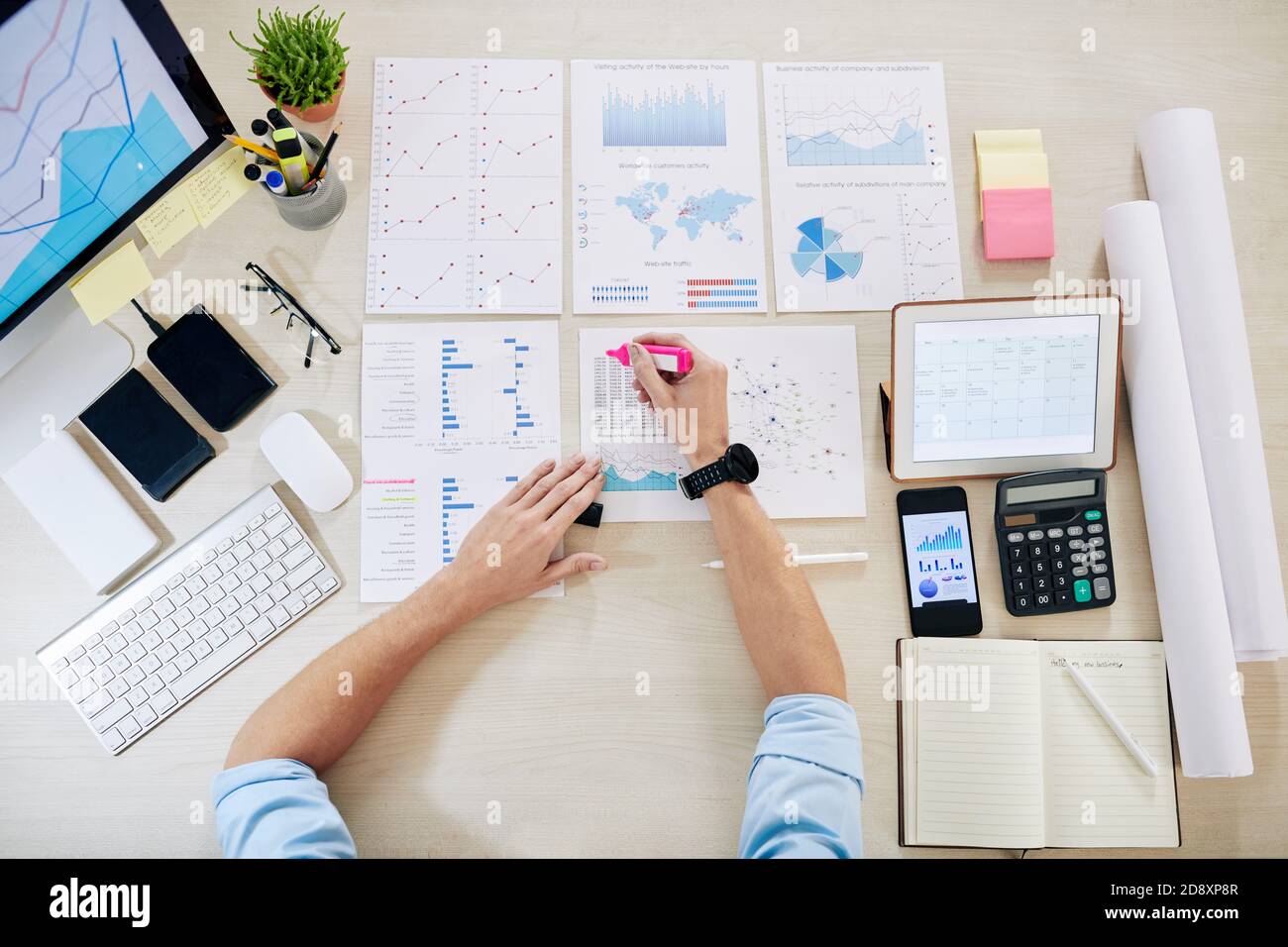 Checking reports hi-res stock photography and images - Alamy