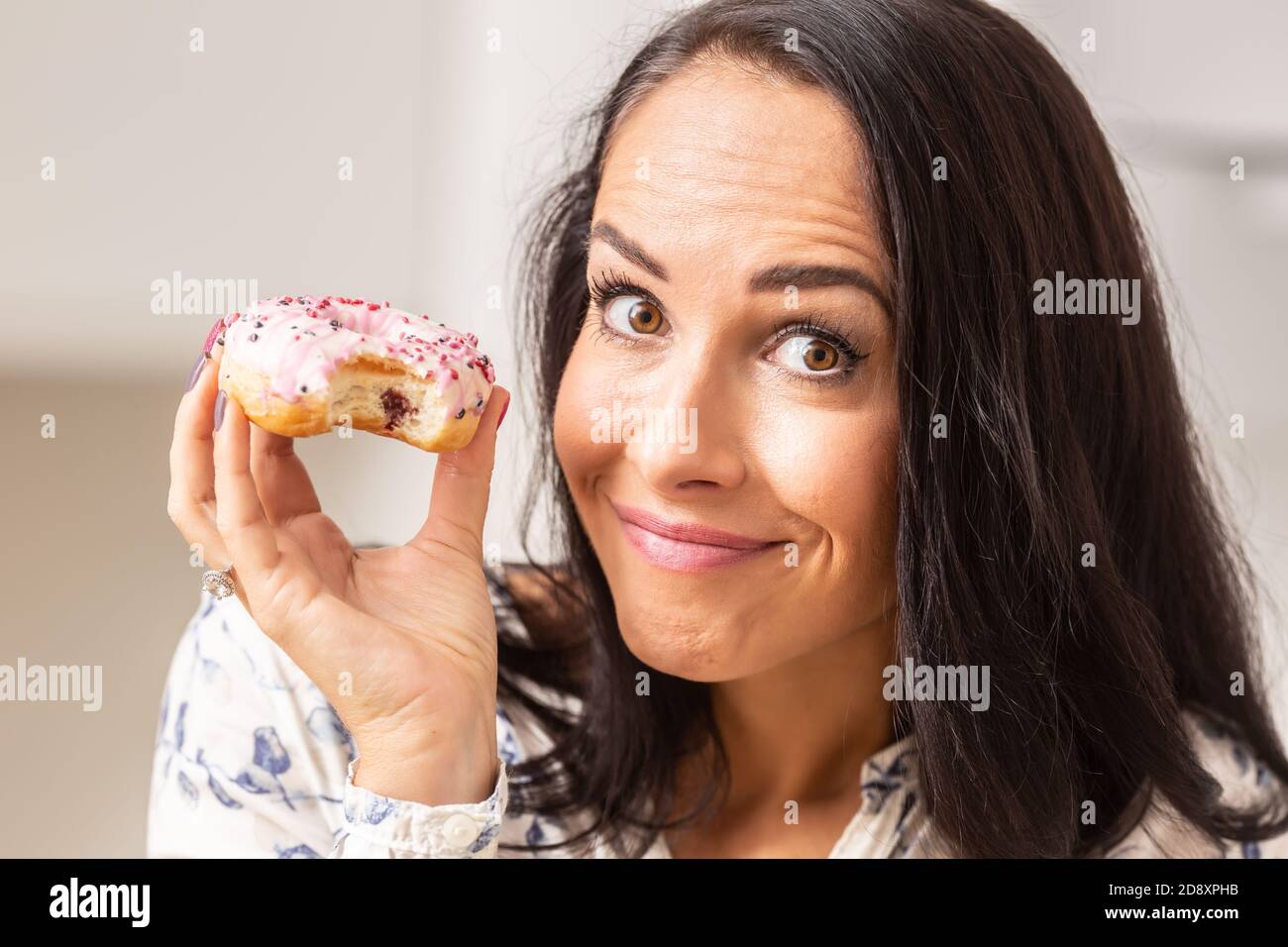 Guilty looking girl hi-res stock photography and images - Alamy