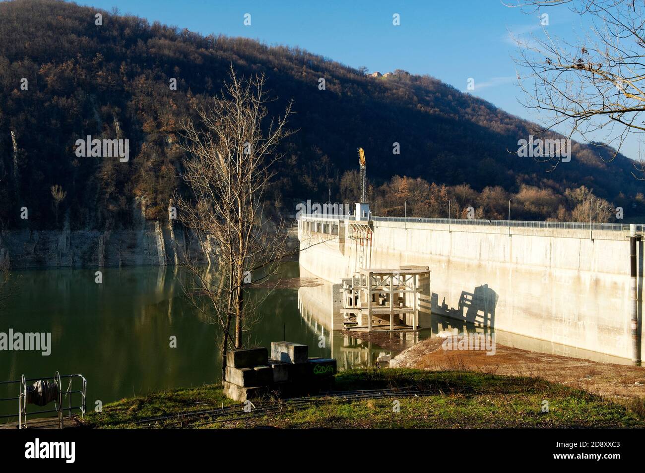 Lago di Mignano (Pc), Italt, the dam of the lake of Mignano Stock Photo ...