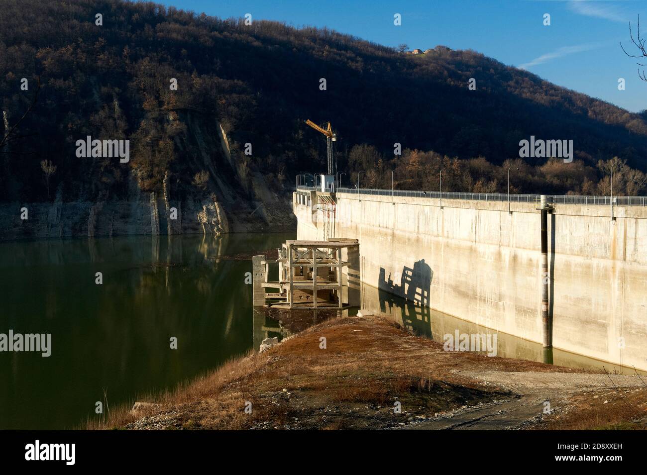 Lago di Mignano (Pc), Italt, the dam of the lake of Mignano Stock Photo ...