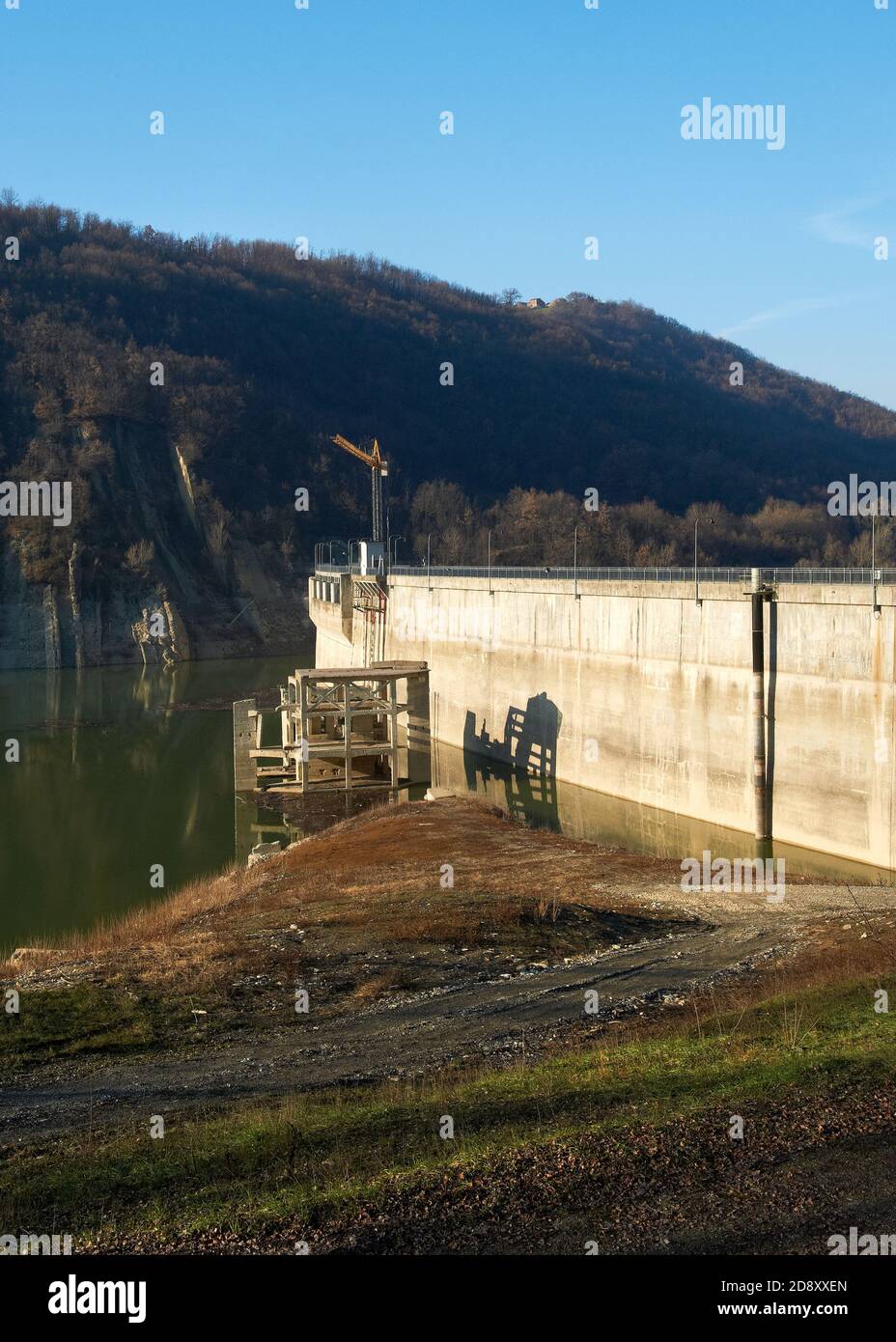 Lago di Mignano (Pc), Italt, the dam of the lake of Mignano Stock Photo ...