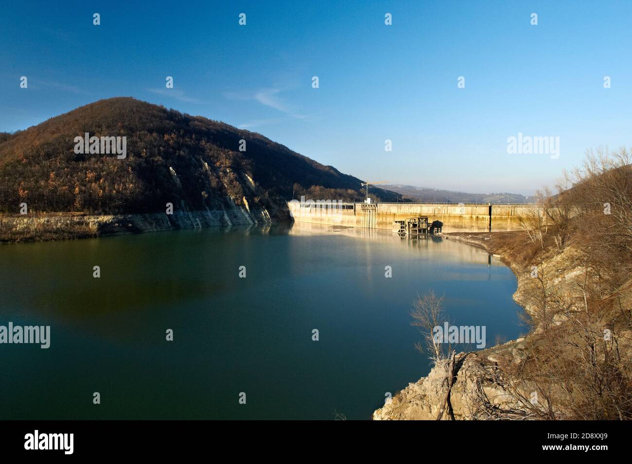 Lago di Mignano (Pc), Italt, the dam of the lake of Mignano Stock Photo ...