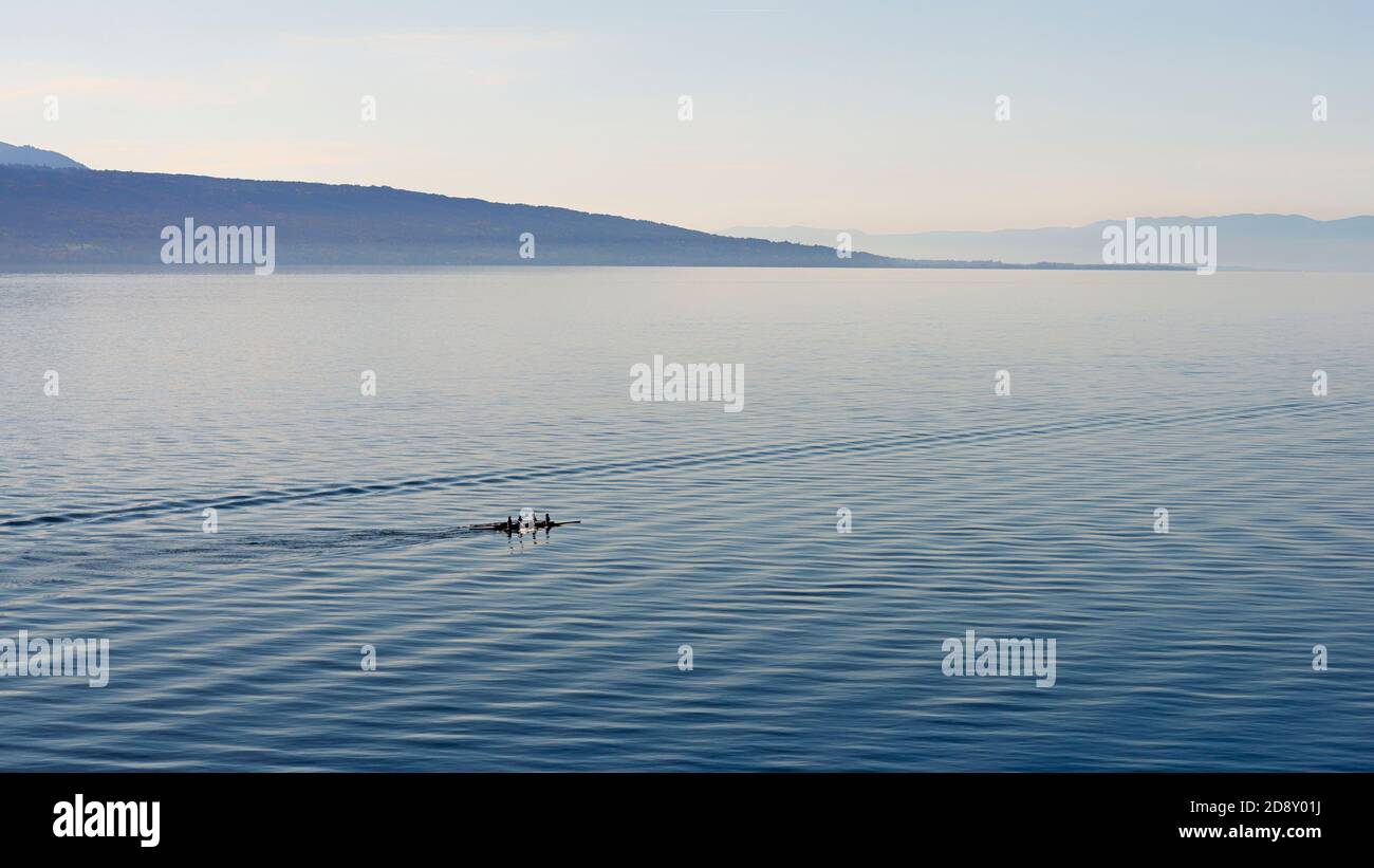 Single rowing boat hi-res stock photography and images - Alamy