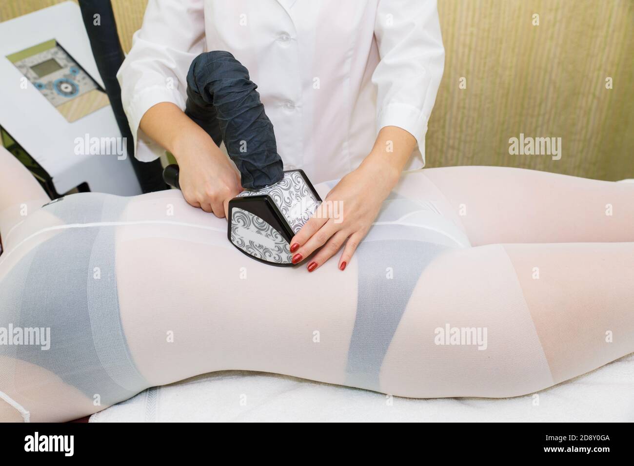 Anti Cellulite Massage Procedure With Modern Lpg Technology In The