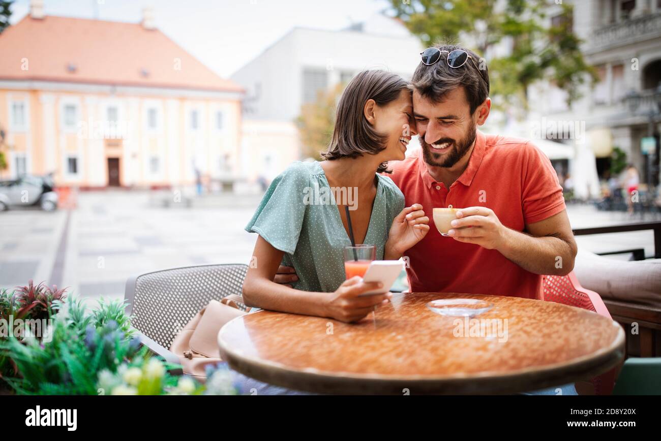 Couple first date bar hi-res stock photography and images - Alamy