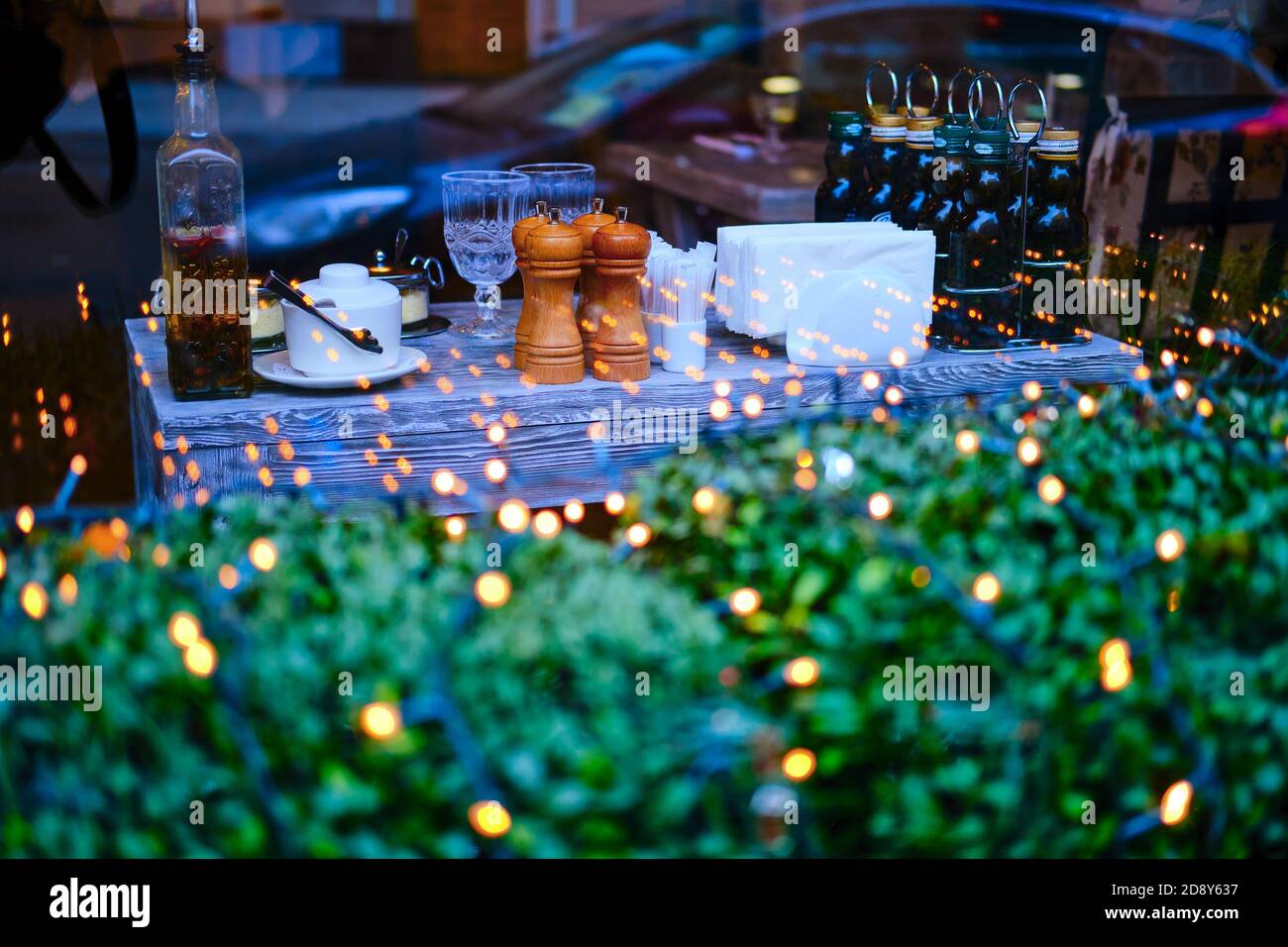 Store window with spices hi-res stock photography and images - Alamy