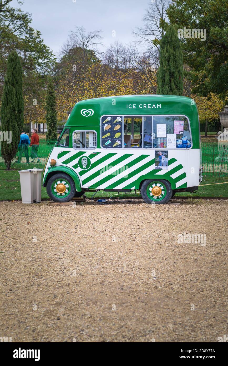 Ice cream van in Chiswick House gardens, London, England, UK Stock ...