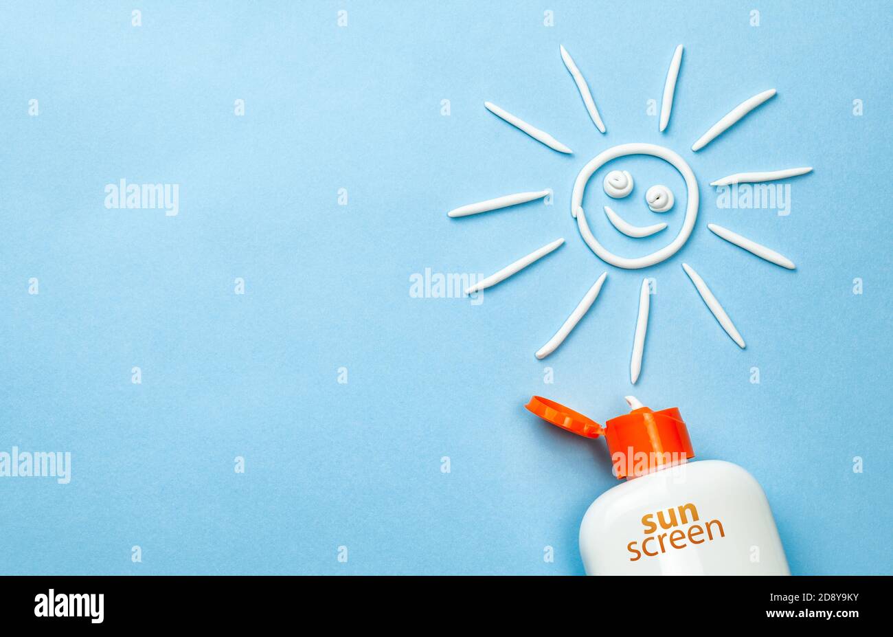 Applying sun cream on beach hi-res stock photography and images - Alamy